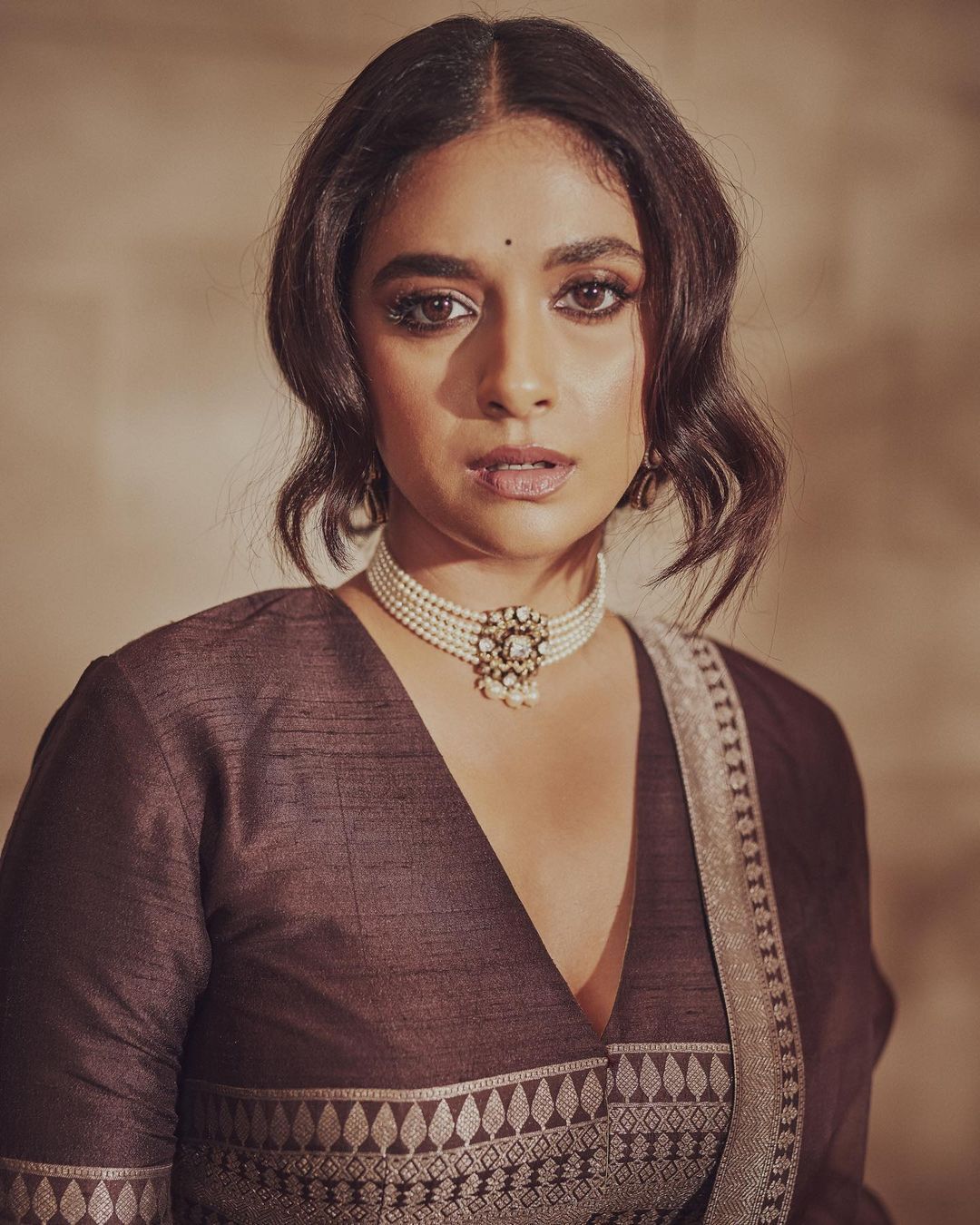 మత్తెక్కించే చూపులతోనే మాయ చేస్తున్న కీర్తి సురేష్.. 'దసరా' బుల్లెమ్మ ...