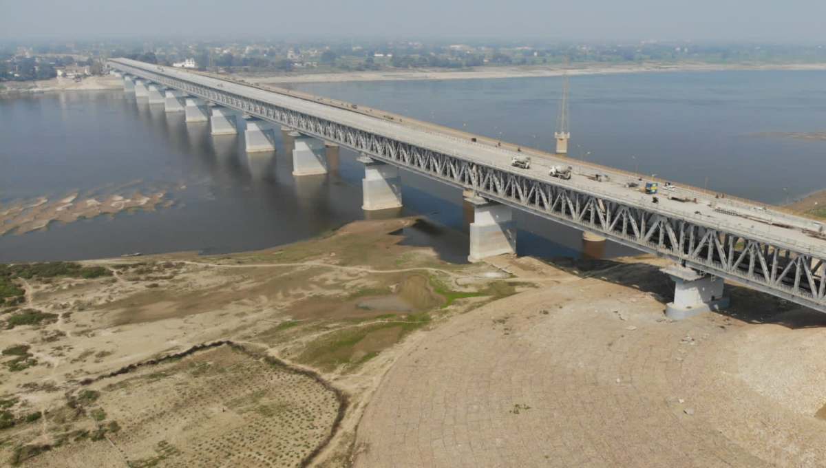 ಒಂದೇ ಸೇತುವೆಯಲ್ಲಿ ರೈಲು ಹಾಗೂ ವಾಹನಗಳ ಸಂಚಾರ, ಇಲ್ಲಿದೆ ಚಿತ್ರಗಳು | Rail with ...