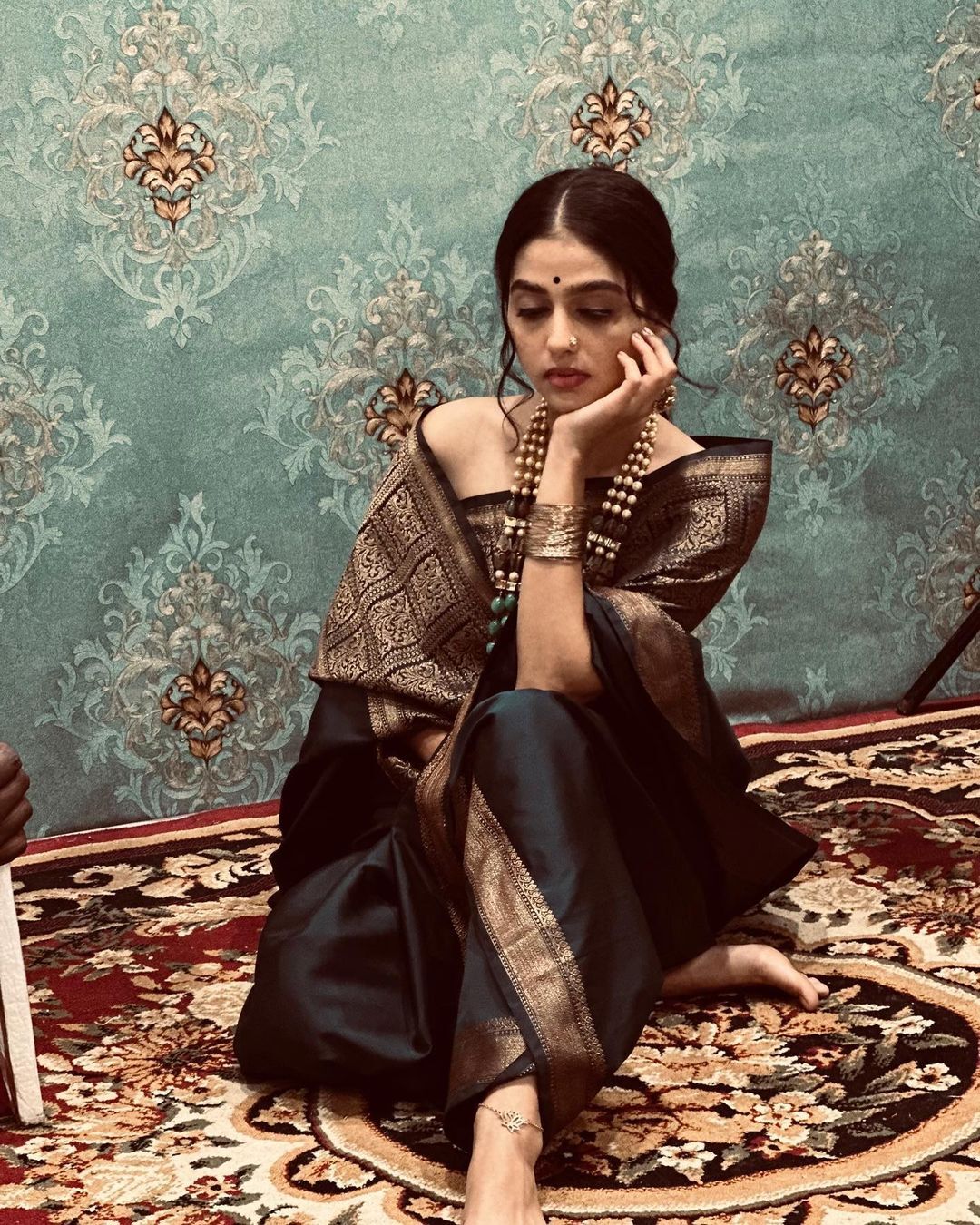 Actress Anaswara Rajan New Bold And Traditional Look In Black Silk ...