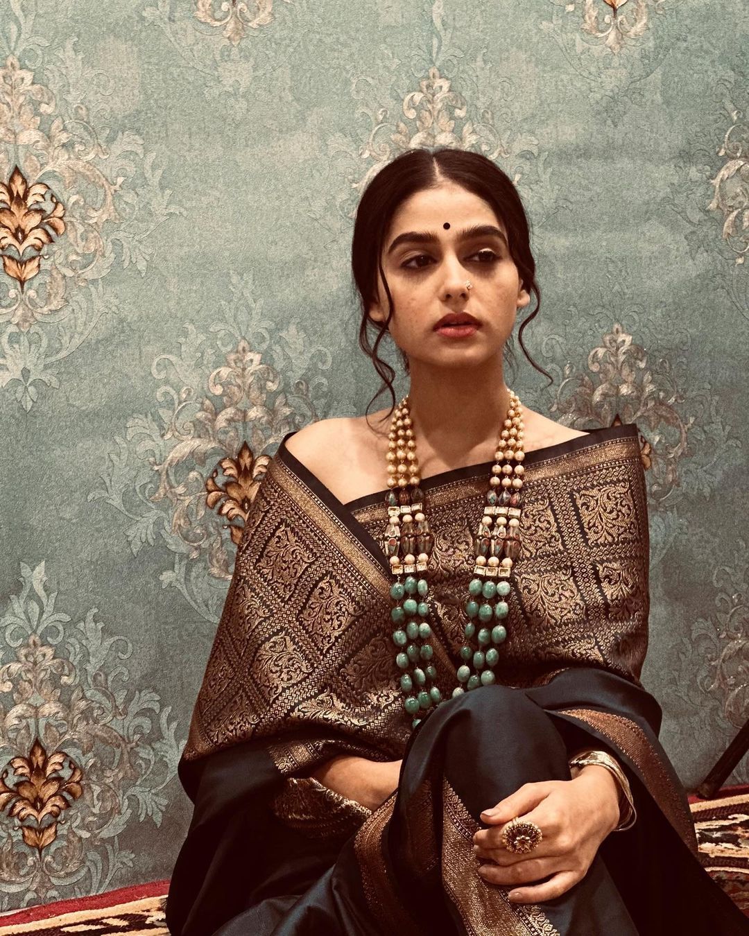 Actress Anaswara Rajan New Bold And Traditional Look In Black Silk ...