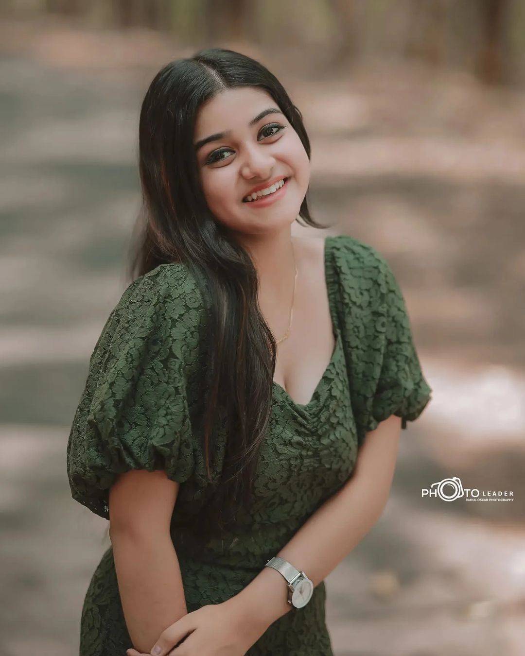 Actress Saniya Babu Gorgeous Entry in Arts Fest Inauguration Function ...