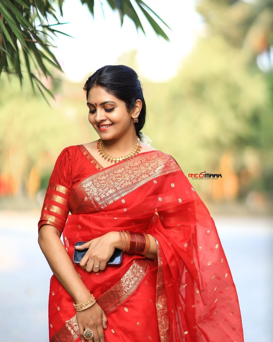Ennalum Ente Aliya Fame Gayathri Arun Stunning Look in Red Saree Goes ...