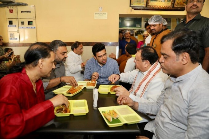 ಮಲ್ಲೇಶ್ವರದ CTRನಲ್ಲಿ ದೋಸೆ ಸವಿದ ಜೆ. ಪಿ. ನಡ್ಡಾ | JP Nadda Eats Dose At ...
