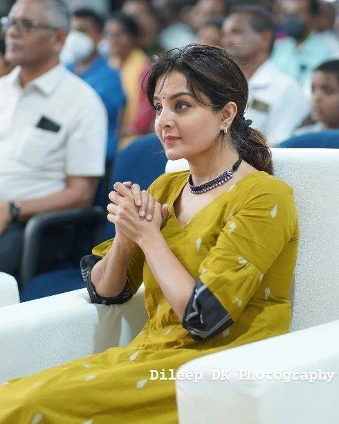 Mollywood Actress Manju Warrier's Stunning Entry in MVD Road Awareness Program | Manju Warrier ...