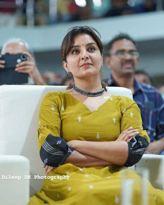 Mollywood Actress Manju Warrier's Stunning Entry in MVD Road Awareness ...