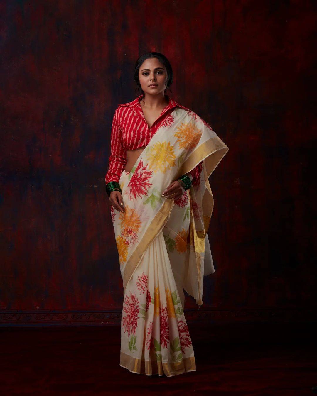 Mollywood Actress Vincy Aloshious's Latest Saree Look Made Wow Among ...