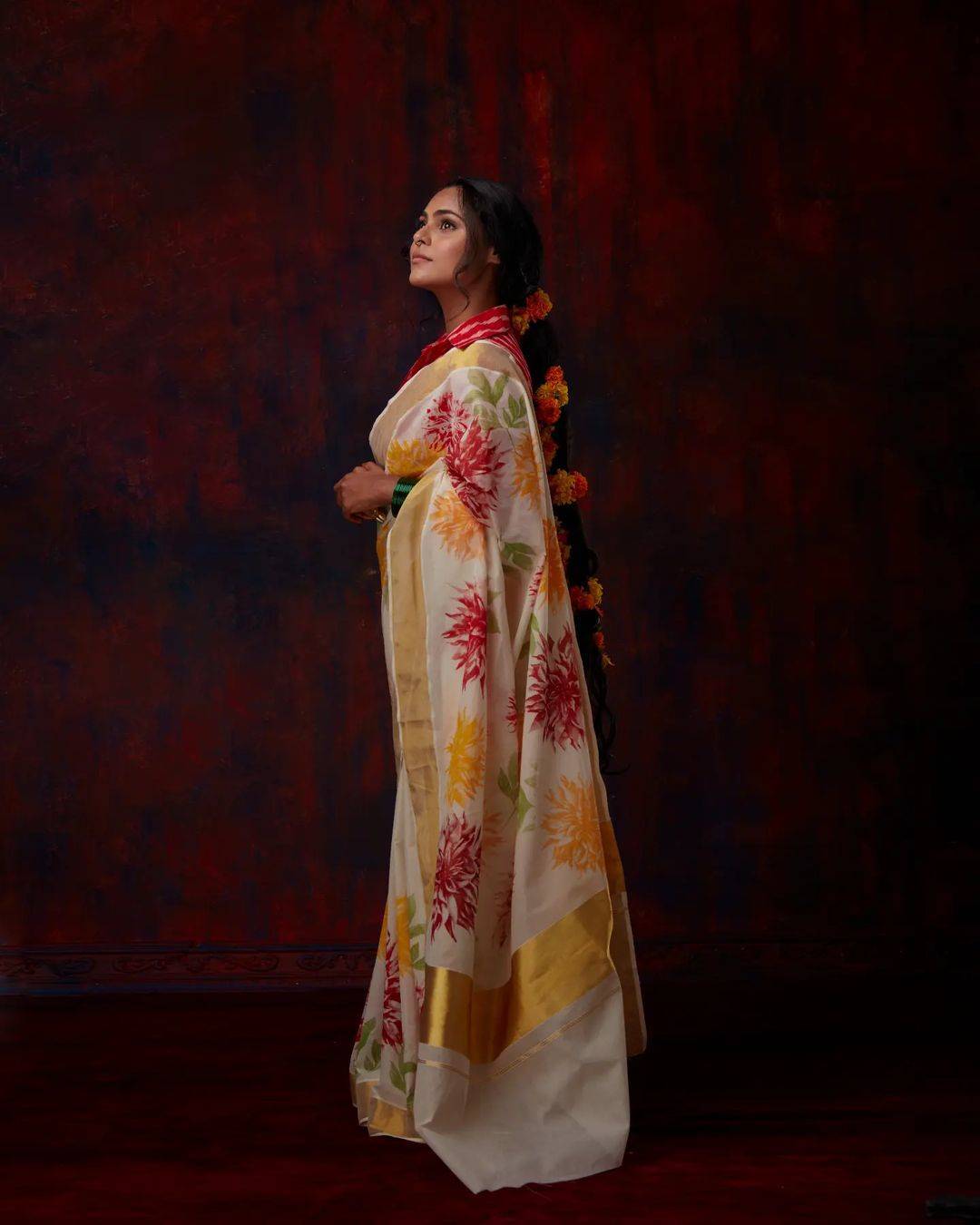 Mollywood Actress Vincy Aloshious's Latest Saree Look Made Wow Among ...