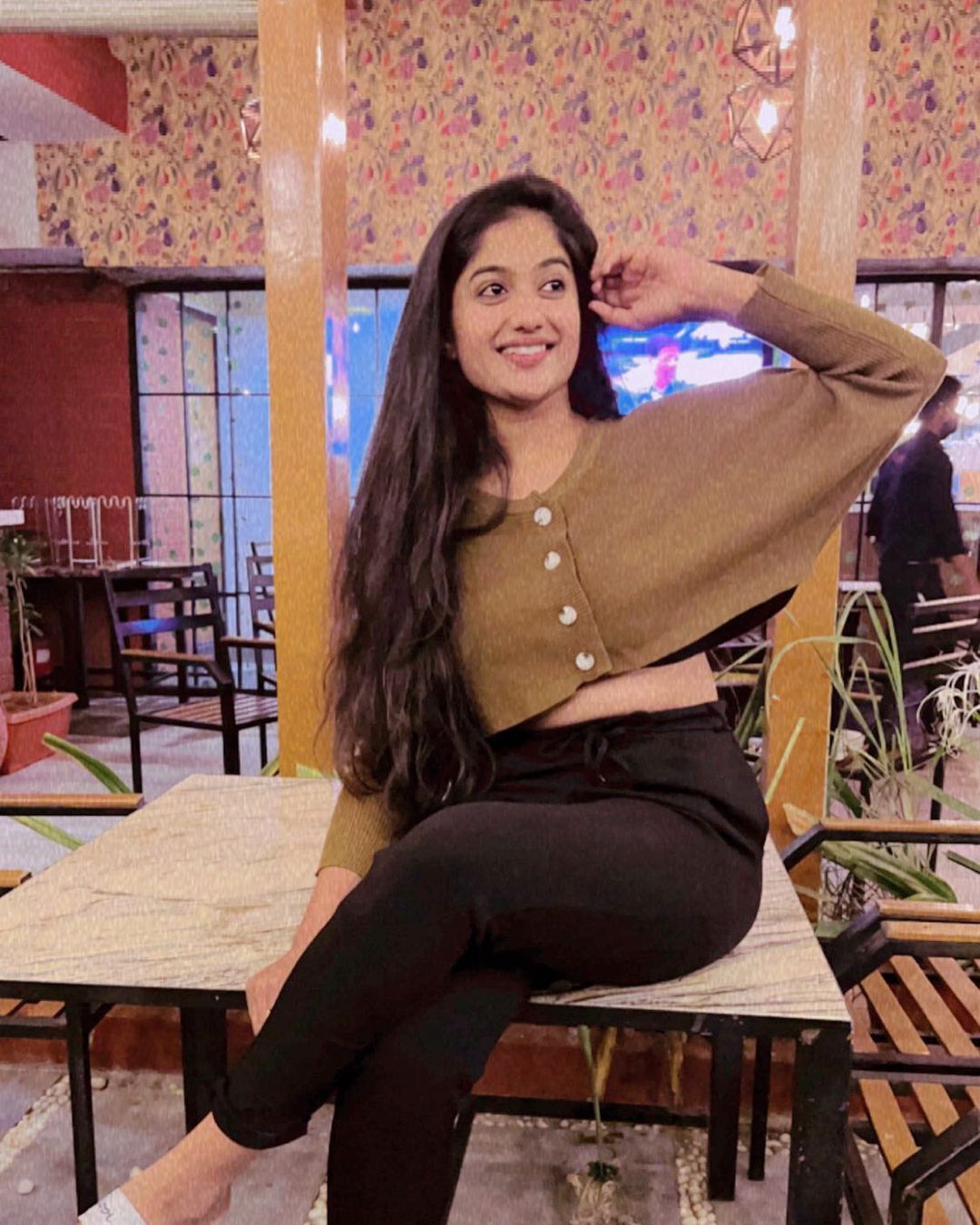 photos : குட்டி உடையில் ஜீ தமிழ் சீரியல் நடிகை.. வேற லெவல் போட்டோஸ் இதோ ...