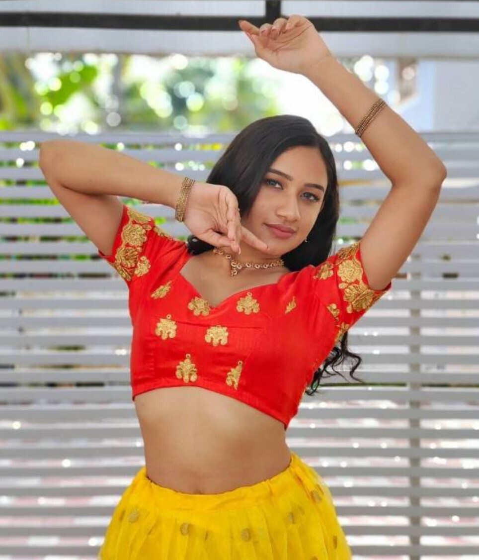 PHOTOS : சேலை கட்டும் பெண்ணுக்கொரு வாசம் உண்டு.. ரவீனா தாஹாவின் கலக்கல் ...