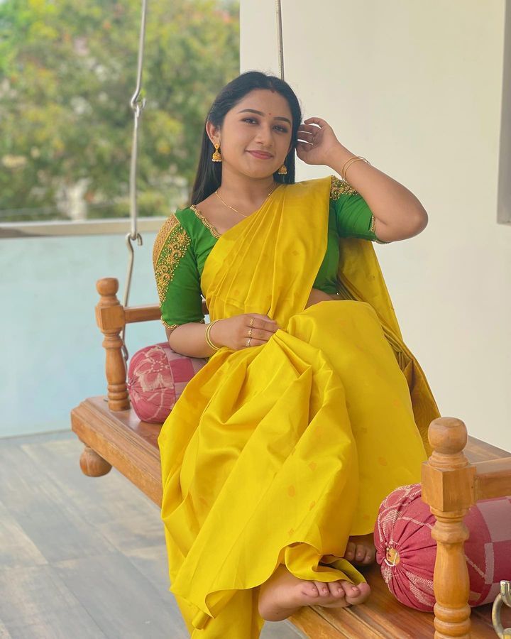 PHOTOS : சேலை கட்டும் பெண்ணுக்கொரு வாசம் உண்டு.. ரவீனா தாஹாவின் கலக்கல் ...