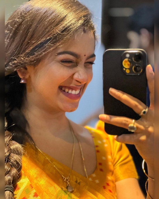 photos : க்யூட்டானா ஸ்மைல போட்டு சாச்சிட்டாளே! நடிகை ஸ்வாதி கொண்டே ...