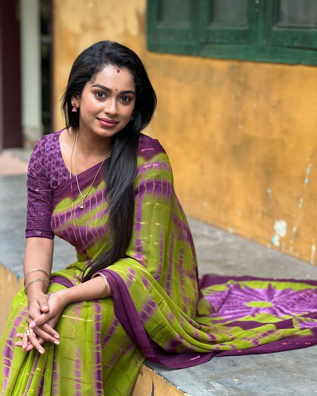 photos : க்யூட்டானா ஸ்மைல போட்டு சாச்சிட்டாளே! நடிகை ஸ்வாதி கொண்டே ...