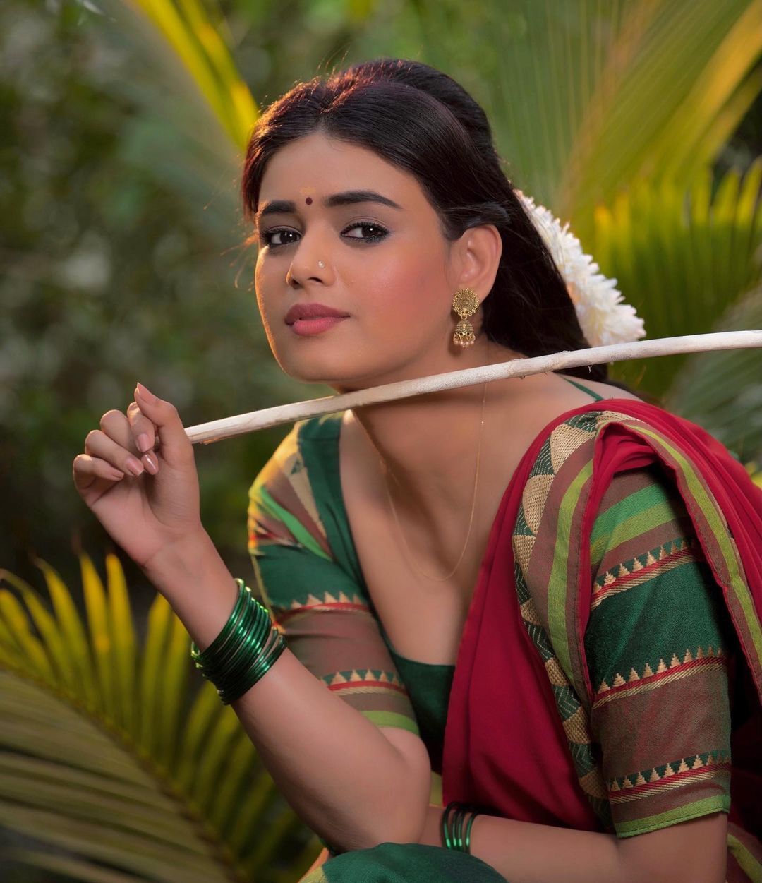 photos : டாப் ஆங்கிளில் நச் போஸ்.. நடிகை நேஹா சோலங்கியின் கலக்கல் ...