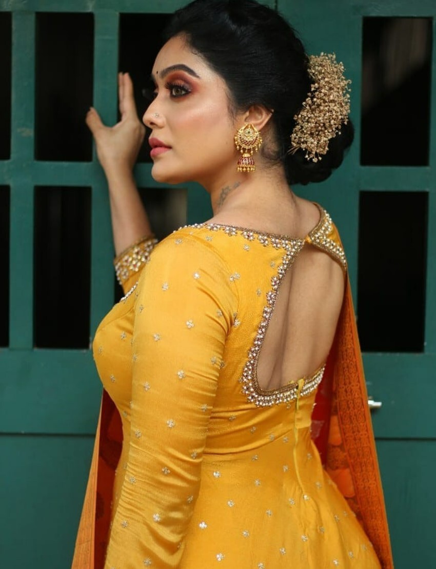 PHOTOS : சுண்டியிழுக்கும் அழகு.. அஜித் பட நடிகையின் கலக்கல் போட்டோஸ் ...