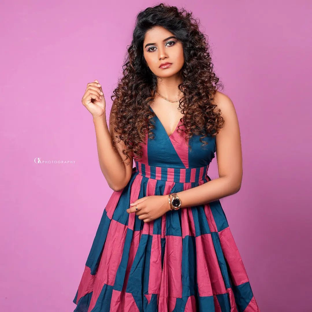 photos : செதுக்கிய சிலையாய் நடிகை ஆதிரை சௌந்தராஜன்.. கலக்கலான லேட்டஸ்ட் ...