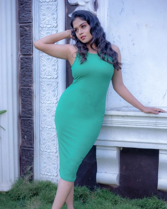 photos : டைட் கவுனில் டக்கர் போஸில் விஜய் டிவி சீரியல் நடிகை.. வேற லெவல் போட்டோஸ் இதோ! | actress ...