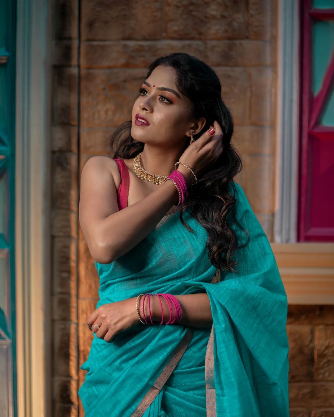 photos : டைட் கவுனில் டக்கர் போஸில் விஜய் டிவி சீரியல் நடிகை.. வேற ...