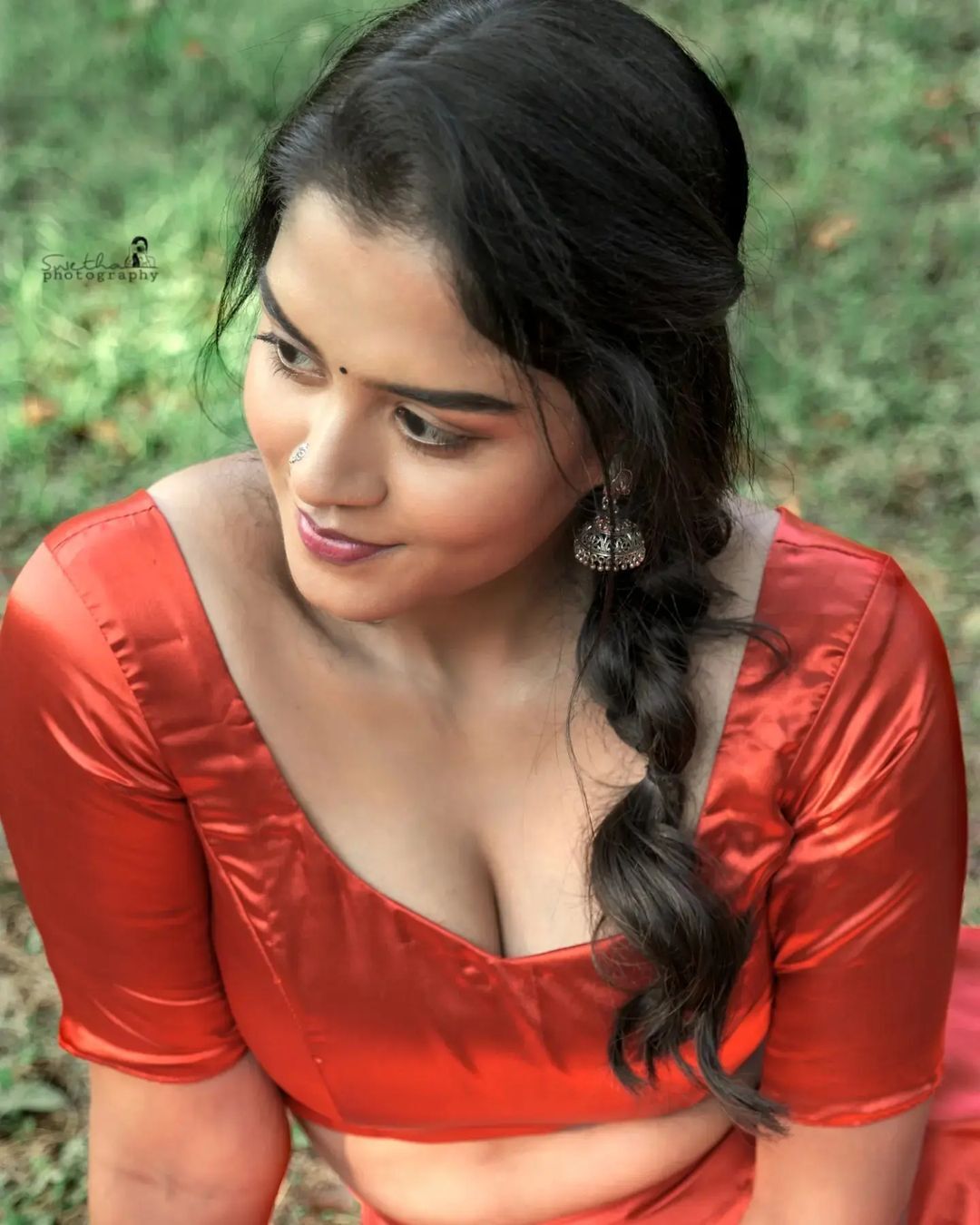 photos : டைட் கவுனில் டக்கர் போஸில் விஜய் டிவி சீரியல் நடிகை.. வேற லெவல் போட்டோஸ் இதோ! | actress ...