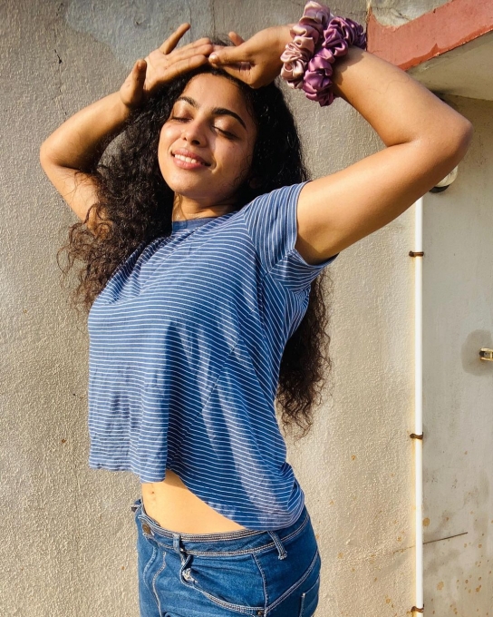 photos : ஷர்ட்ட கழட்டிவிட்டு ஸ்டன்னிங் போஸ் கொடுத்த பதின் குமார் ...