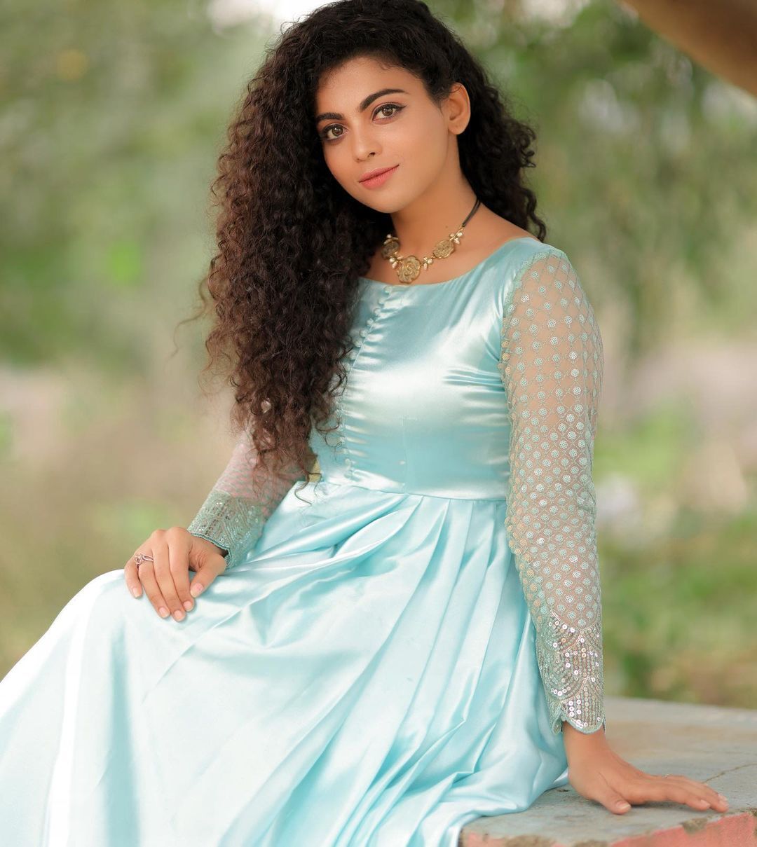 photos : ஷர்ட்ட கழட்டிவிட்டு ஸ்டன்னிங் போஸ் கொடுத்த பதின் குமார் ...