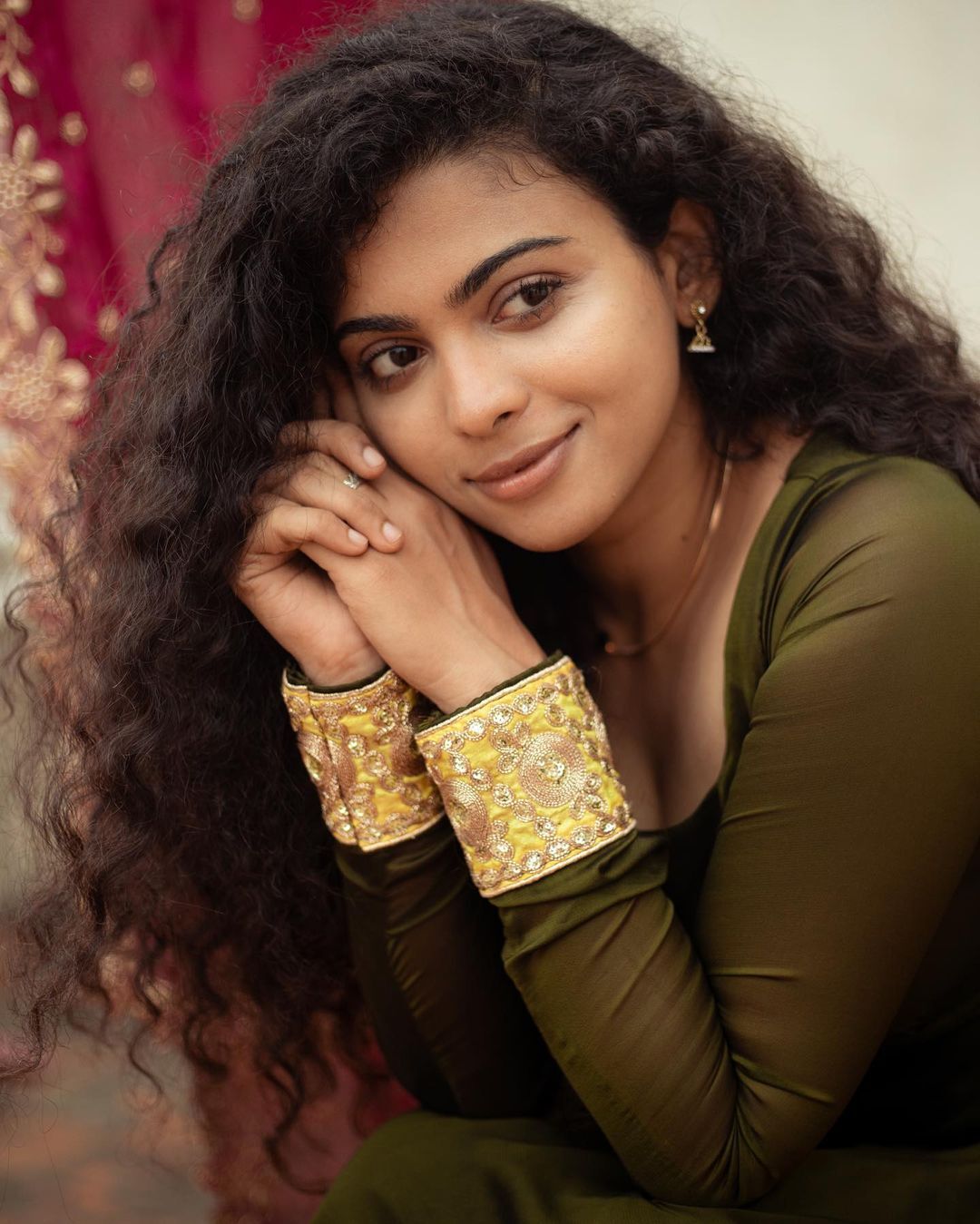 photos : ஷர்ட்ட கழட்டிவிட்டு ஸ்டன்னிங் போஸ் கொடுத்த பதின் குமார் ...