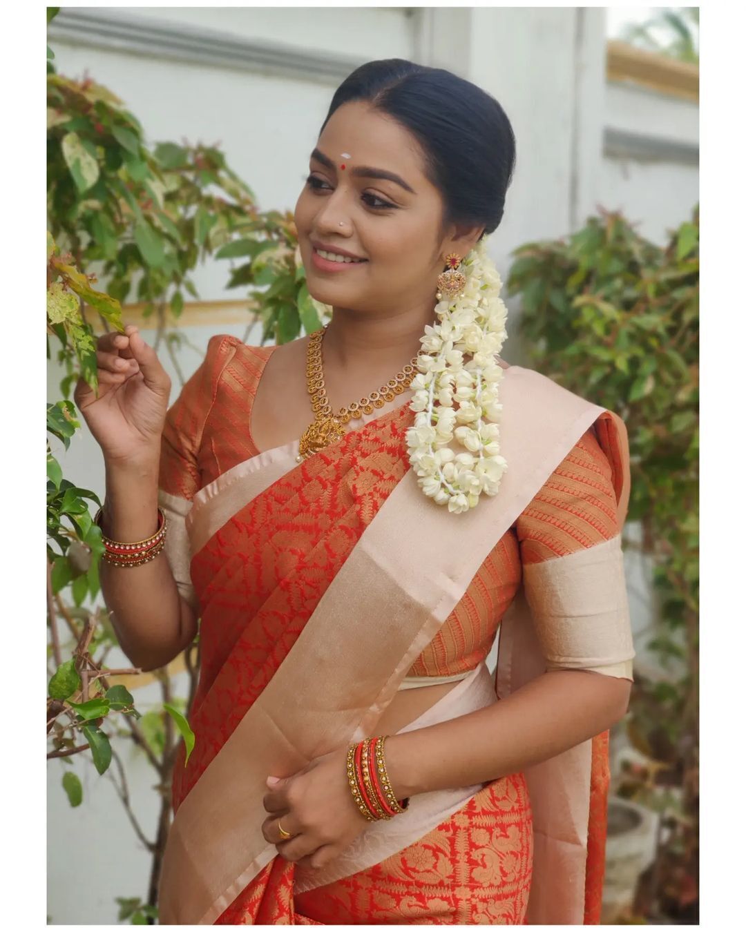 PHOTOS : சீரியல் நடிகையின்னு சொன்னா நம்ப முடியுதா? சும்மா ஸ்டைலா போஸ் ...