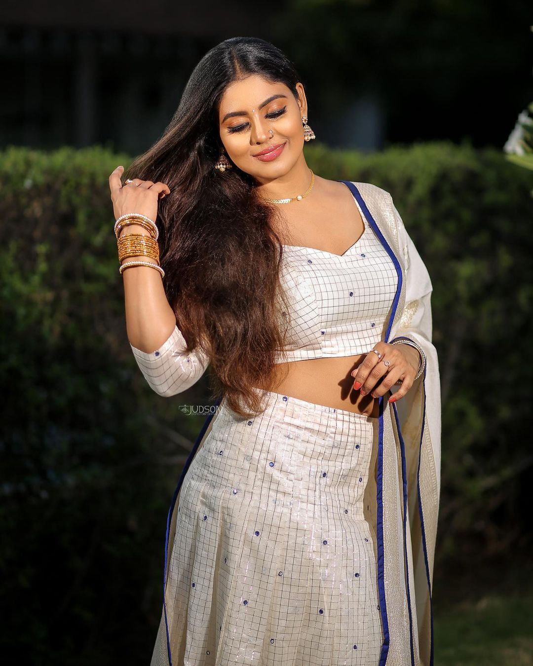 photos : குயின் ரேஞ்சில் நச் போஸ்.. நடிகை இனியா வேற லெவல் போட்டோஸ் இதோ ...