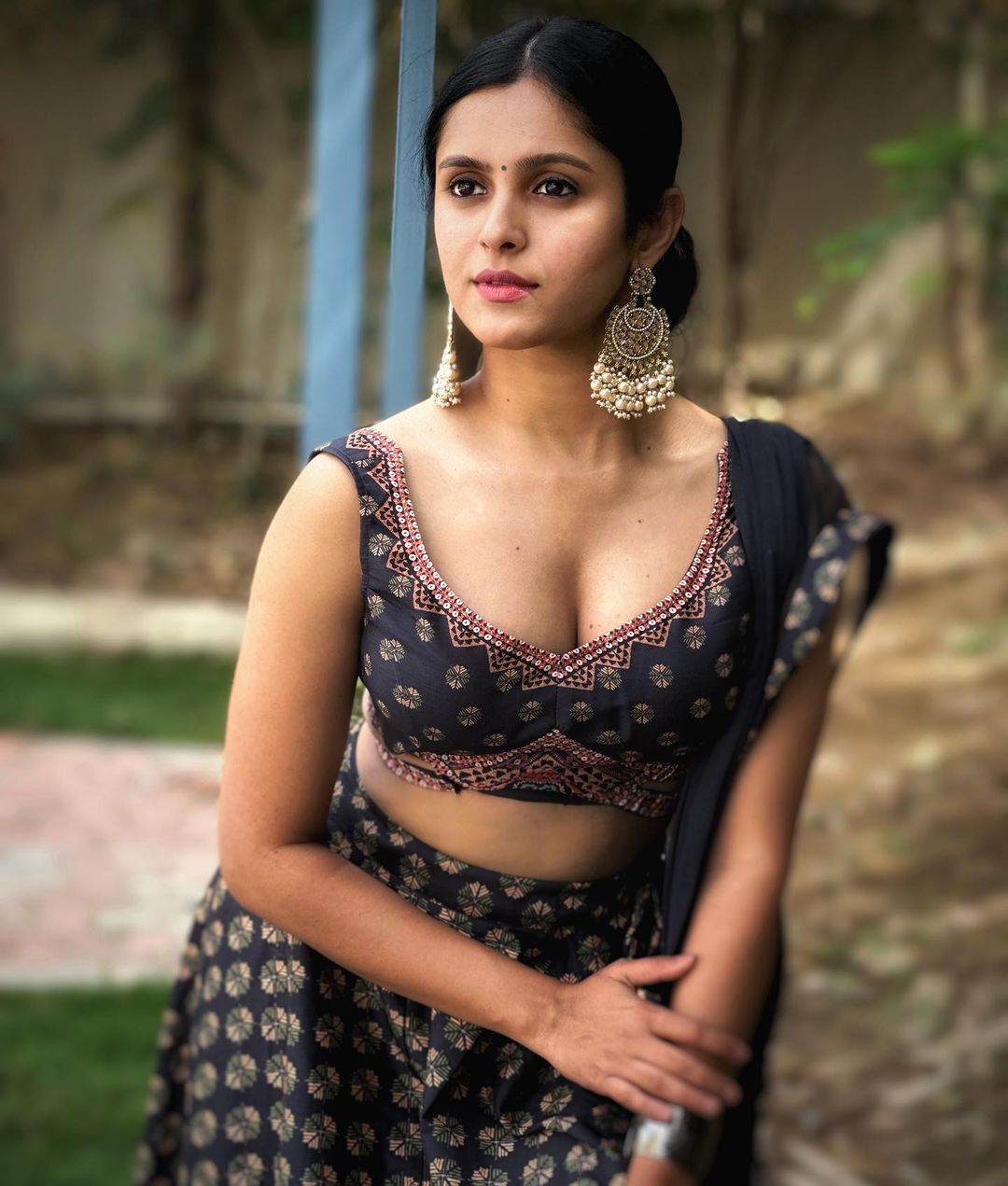 photos : வெறும் ஷர்ட்டுடன் மஜா போஸில் லியோனிலா ஸ்வேதா.. கிறங்கடிக்கும் நச் போட்டோஸ்! | actress ...