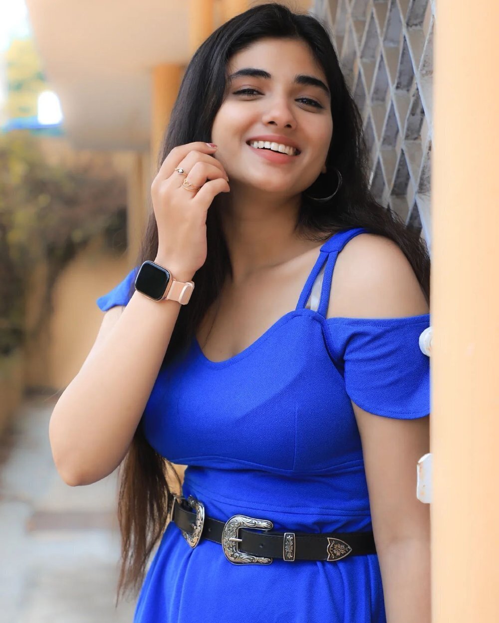 PHOTOS : டாப் ஆங்கிளில் அப்படியொரு அழகு.. சோபாவில் அமர்ந்தபடி போஸ் ...