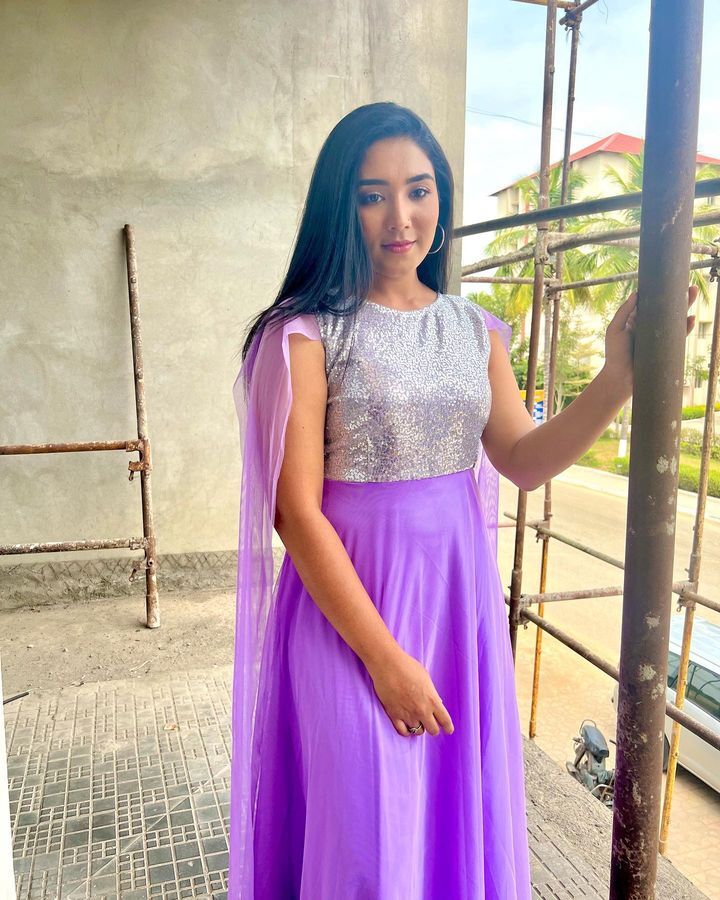 PHOTOS : சீரியல் நடிகை ஸ்ரீநிதியின் லேட்டஸ்ட் அழகிய புகைப்படங்கள்.. | stunning red outfit pics ...