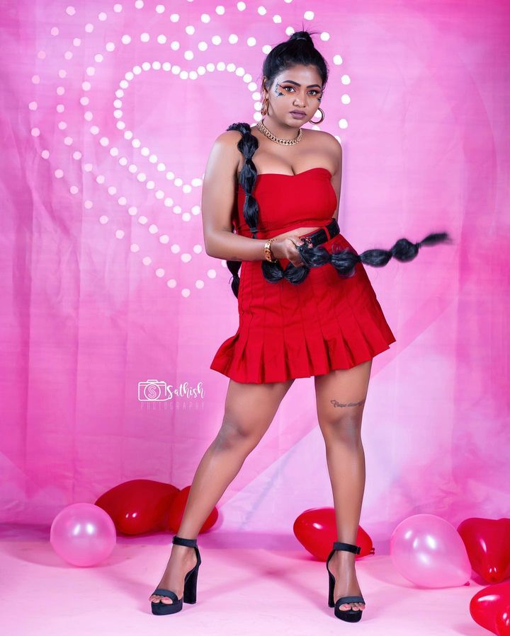 PHOTOS : குட்டி உடையில் அப்படியொரு அழகு.. சிவகார்த்திகேயன் பட நடிகையின் ...