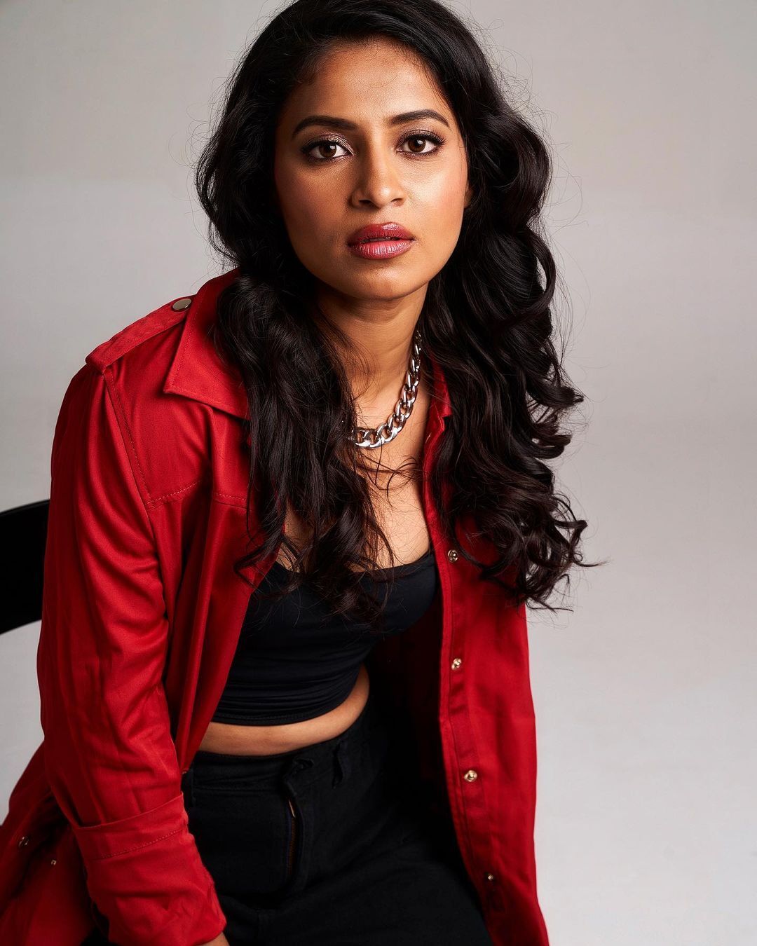 photos : ஷோபாவில் அமர்ந்து இளசுகளின் பிபி எகிற வைத்த ஐரா கிருஷ்ண ...