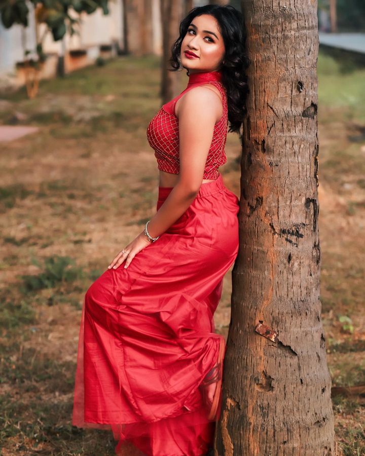 PHOTOS : வசீகரிக்கும் அழகு.. சீரியல் நடிகை ரவீனா தாஹாவின் நச் போட்டோஸ் ...