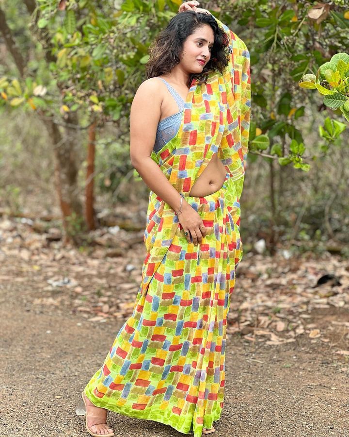 PHOTOS : மாடல் சௌமியா ஷெட்டியின் லேட்டஸ்ட் அழகிய புகைப்படங்கள் ...