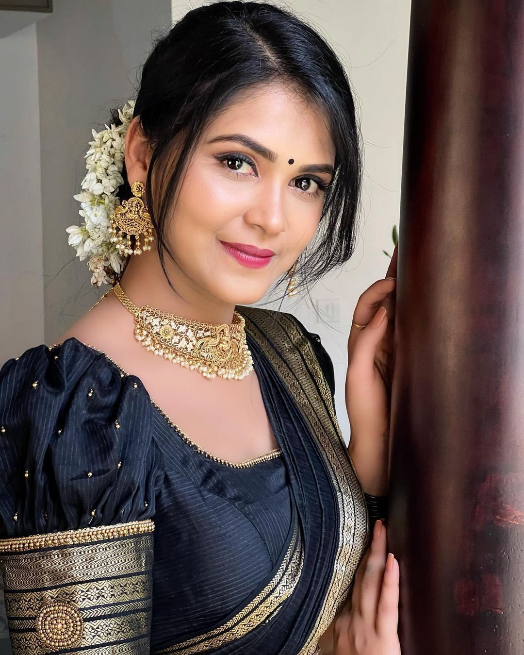 photos : குட்டி உடையில் மலை நடுவில் நச் போஸ்.. நடிகை அமுல்யா கௌடாவின் ...