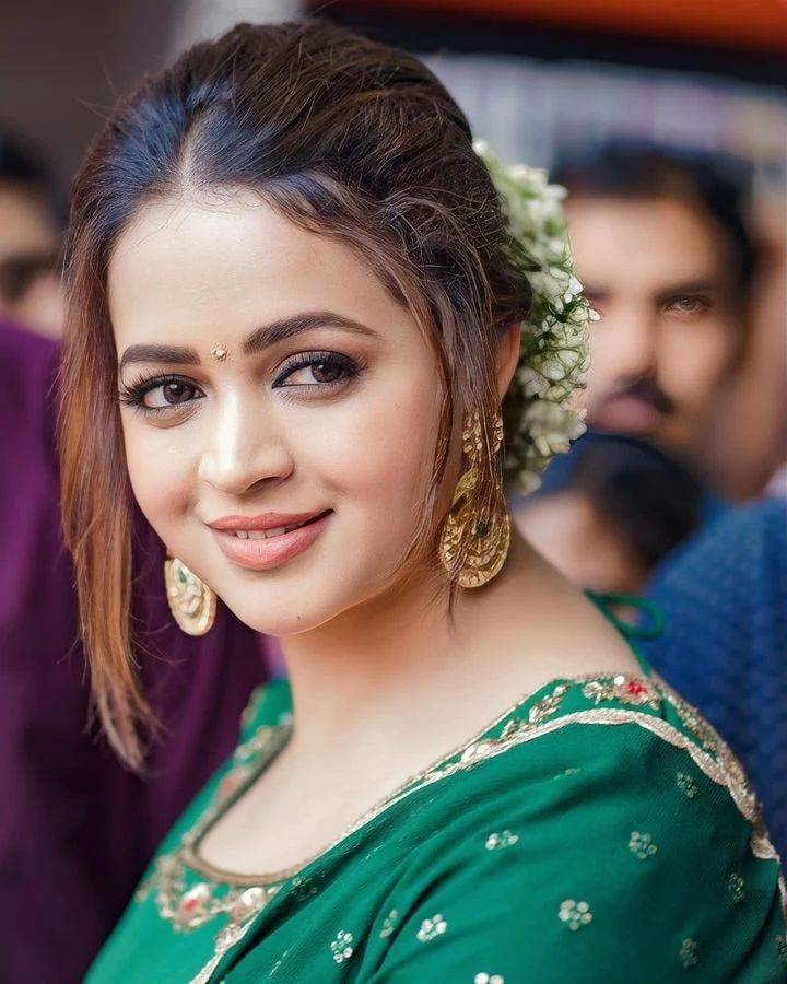 South Actress Bhavana's Gorgeous Entry in MyG Inauguration Function in ...