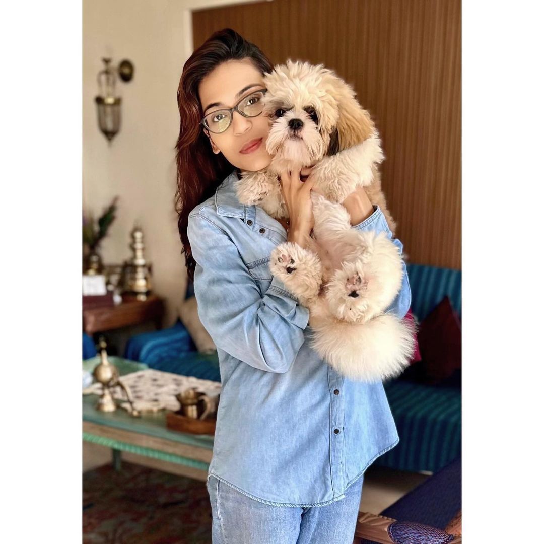 कौन हैं और क्या करती हैं अल्का याग्निक की बेटी सायशा कपूर, लगती हैं मां ...