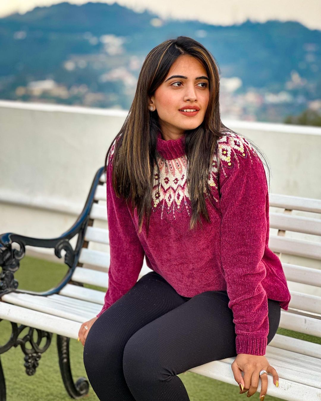 కవ్వించే అందాలతో మత్తెక్కించేస్తున్న సవ్రంతి చొక్కారపు.. | Actress ...