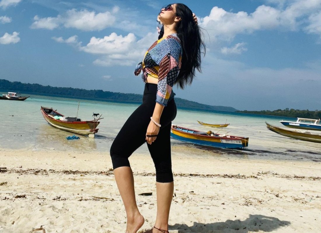 মিষ্টি হাসি দিয়ে অনুগামীদের হৃদয় স্পর্শ করছেন টেলি অভিনেত্রী শ্রীমা | Televison actress ...