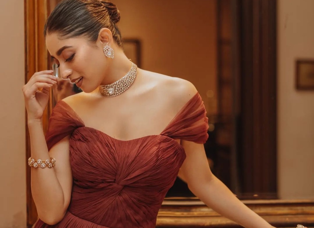 লাল চুড়িদারে অসাধারণ লাগছে ইশাকে, ভাইরাল ছবি | Actress Ishaa Saha shared her new photos, her ...