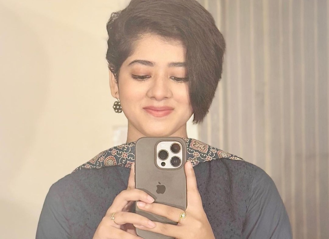 ডিপ নীল রঙের কুর্তিতে গ্ল্যামারাস দিতিপ্রিয়া, নয়া লুকে মুগ্ধ ভক্তরা ...