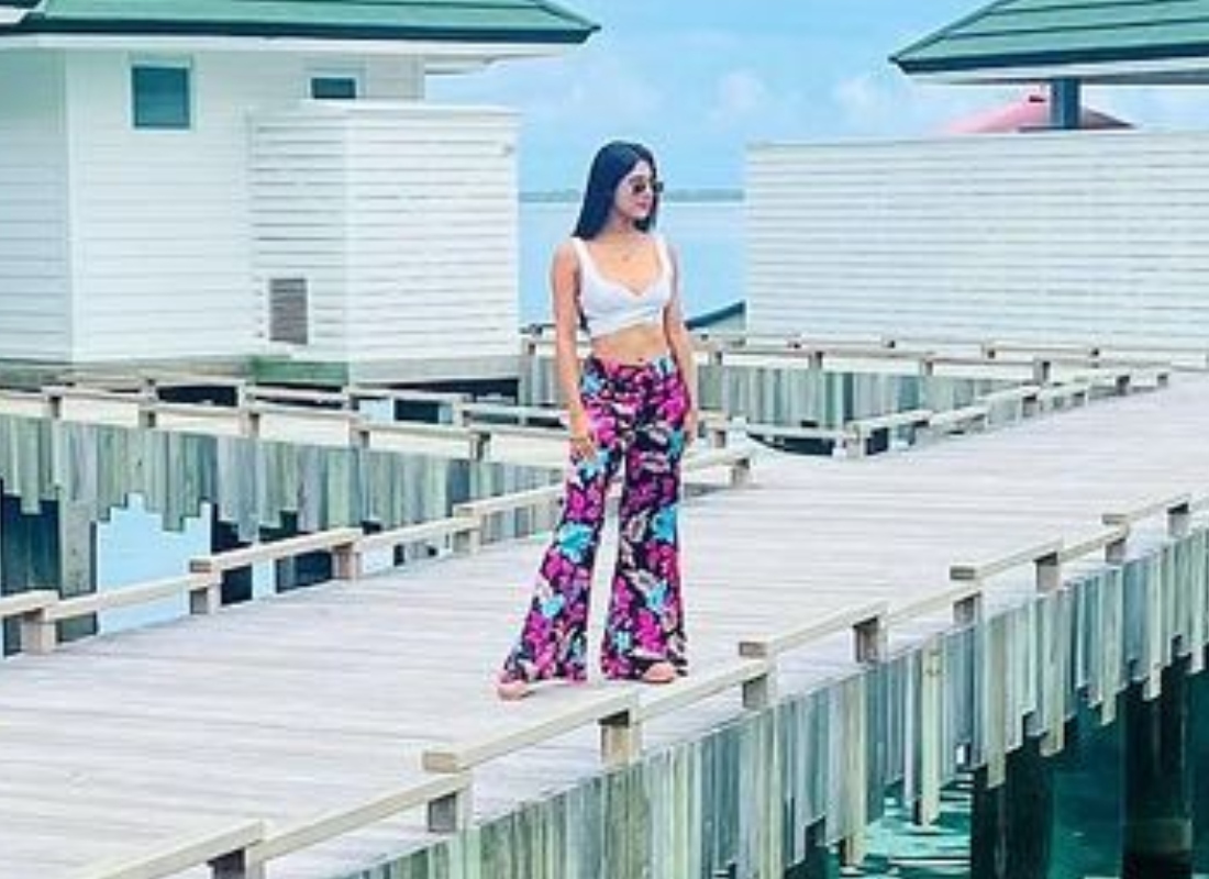 সাদা শাড়িতে অনন্যা অদ্রিজা, হালকা মেকআপে বাজিমাত করছেন টেলি অভিনেত্রী ...