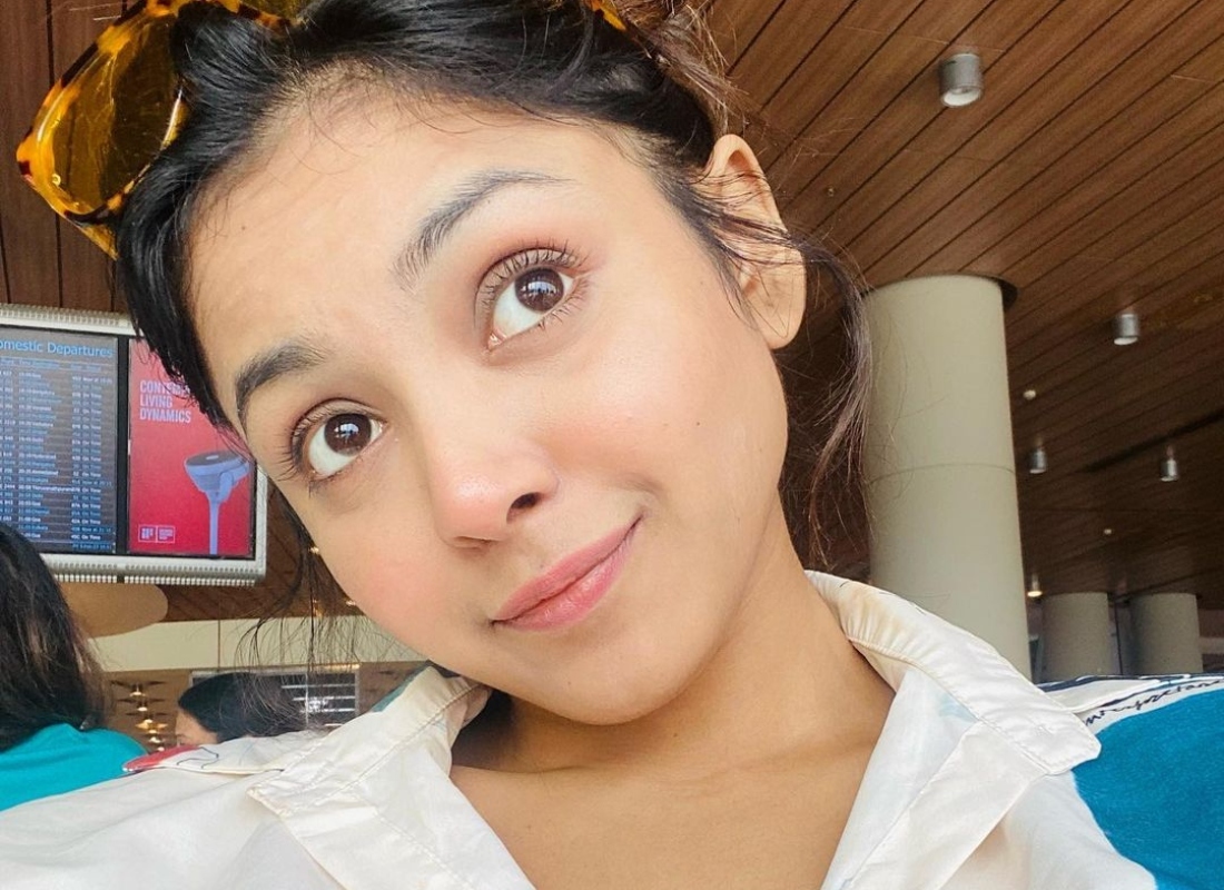 লাল কুর্তিতে মিষ্টি লাগছে শার্লিকে, নয়া ফটোশ্যুটের ছবি ভাইরাল | Latest ...