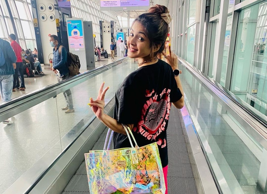 লাল কুর্তিতে মিষ্টি লাগছে শার্লিকে, নয়া ফটোশ্যুটের ছবি ভাইরাল | Latest ...