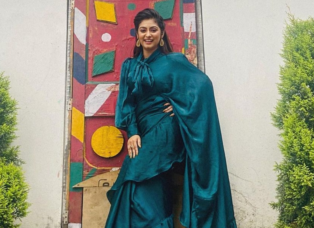 এবার টপ, স্কার্টে ক্যামেরা বন্দি হলেন টেলি অভিনেত্রী তিয়াসা ...