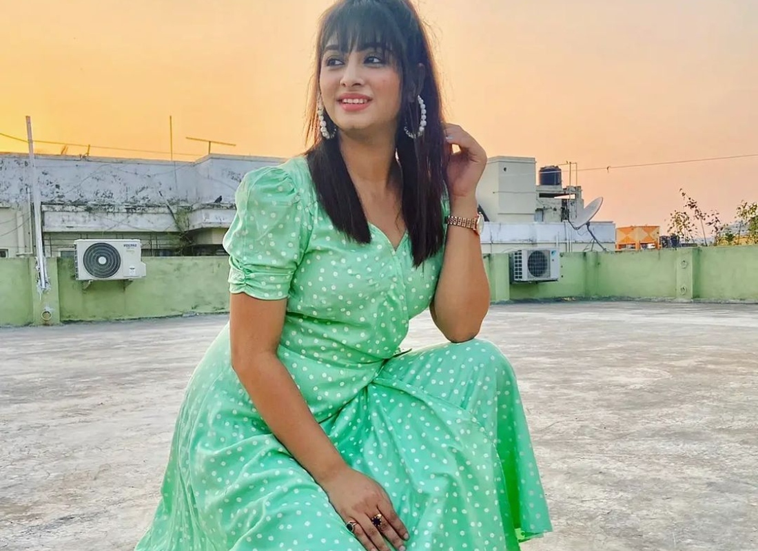 এবার টপ, স্কার্টে ক্যামেরা বন্দি হলেন টেলি অভিনেত্রী তিয়াসা ...