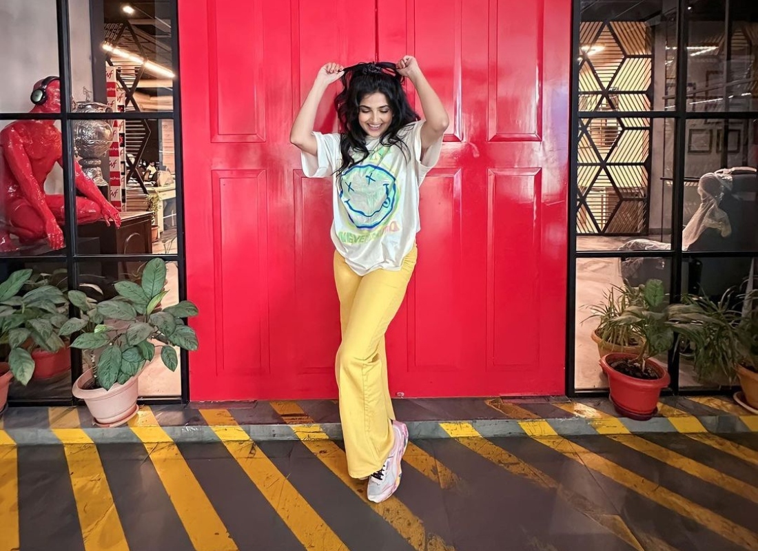 বন্ধুদের সঙ্গে খুশির মুডে টেলিভিশন অভিনেত্রী মেঘা | Televison actress ...