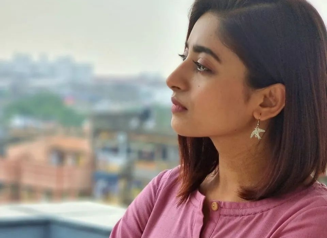 প্রকৃতির মনোরম শোভা দেখতে ব্যস্ত অভিনেত্রী ইশা, ভাইরাল ছবি | Actress ...