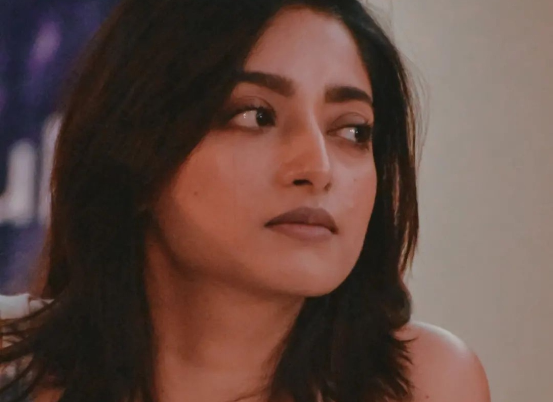 প্রকৃতির মনোরম শোভা দেখতে ব্যস্ত অভিনেত্রী ইশা, ভাইরাল ছবি | Actress Ishaa saha shared her ...