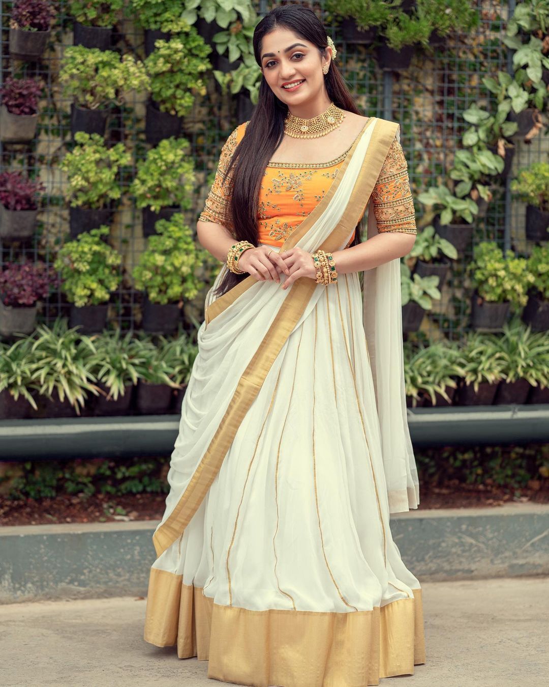 Actress-Anchor Arya Looks Stunning in Yellow Saree Made Wow Among Fans ...
